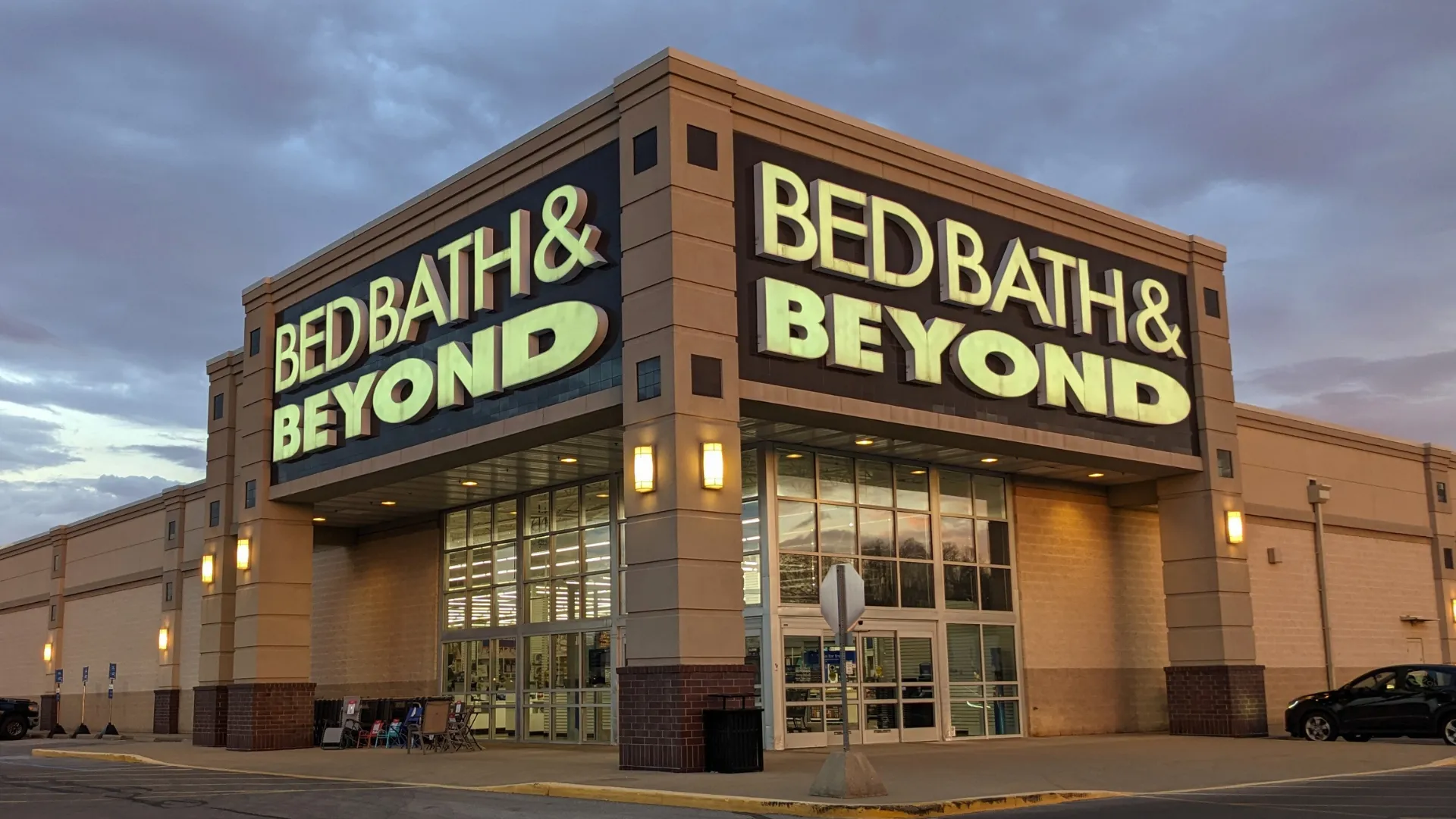 Bed Bath & Beyond tiếp tục kiện hãng tàu HMM